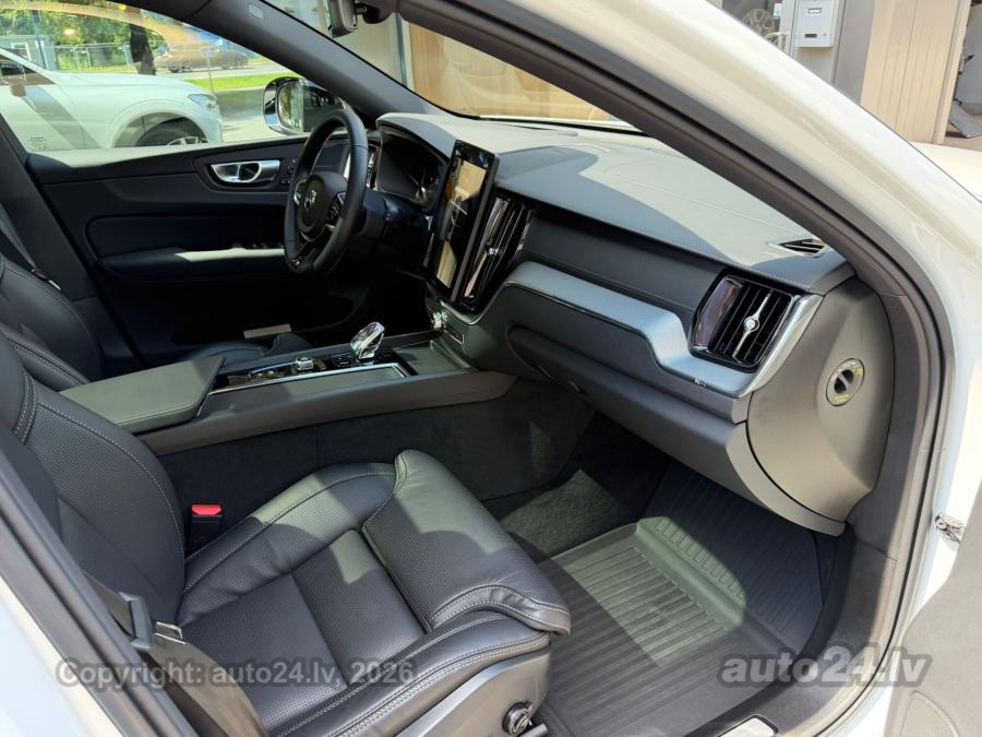 Balts Volvo XC60 2025 Tartu, ar dzinēja tilpumu 2.00 L un nobraukumu 8 tūkst. km par 53900 €, foto 5 vietnē AUTOMOTO.COM.LV