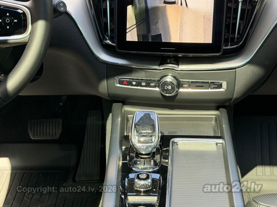 Balts Volvo XC60 2025 Tartu, ar dzinēja tilpumu 2.00 L un nobraukumu 8 tūkst. km par 53900 €, foto 8 vietnē AUTOMOTO.COM.LV