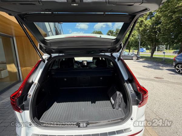 Balts Volvo XC60 2025 Tartu, ar dzinēja tilpumu 2.00 L un nobraukumu 8 tūkst. km par 53900 €, foto 8 vietnē AUTOMOTO.COM.LV