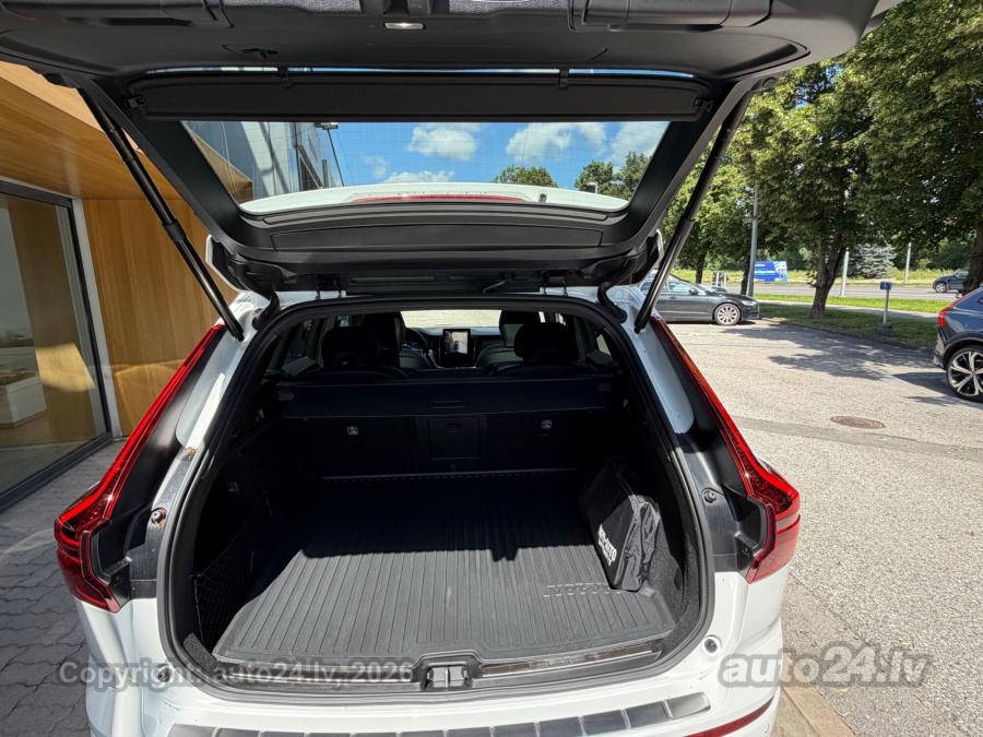 Balts Volvo XC60 2025 Tartu, ar dzinēja tilpumu 2.00 L un nobraukumu 8 tūkst. km par 53900 €, foto 9 vietnē AUTOMOTO.COM.LV