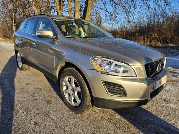 Yellow Volvo XC60 2011 in Siauliai, with an engine capacity of 2.00 L and mileage of 233 thousand km for 9300 €, photo 1 on AUTOMOTO.COM.LV