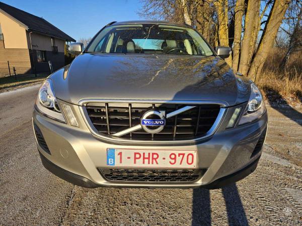 Yellow Volvo XC60 2011 in Siauliai, with an engine capacity of 2.00 L and mileage of 233 thousand km for 9300 €, photo 3 on AUTOMOTO.COM.LV