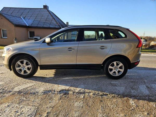 Yellow Volvo XC60 2011 in Siauliai, with an engine capacity of 2.00 L and mileage of 233 thousand km for 9300 €, photo 5 on AUTOMOTO.COM.LV