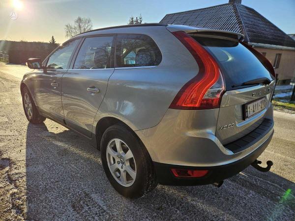 Yellow Volvo XC60 2011 in Siauliai, with an engine capacity of 2.00 L and mileage of 233 thousand km for 9300 €, photo 6 on AUTOMOTO.COM.LV
