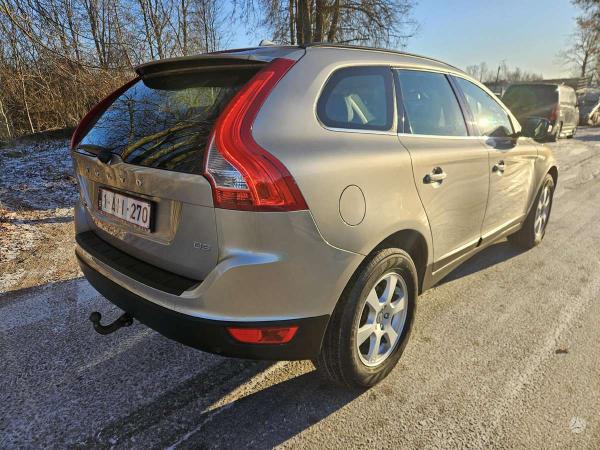 Yellow Volvo XC60 2011 in Siauliai, with an engine capacity of 2.00 L and mileage of 233 thousand km for 9300 €, photo 7 on AUTOMOTO.COM.LV