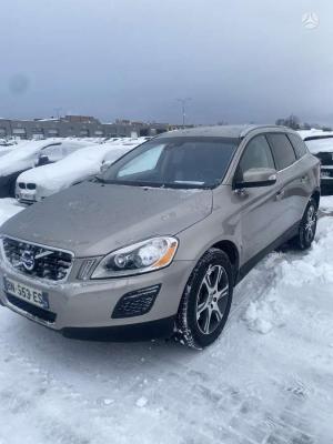 Yellow Volvo XC60 2011 in Taurage, with an engine capacity of 2.40 L and mileage of 197 thousand km for 7900 €, photo  on AUTOMOTO.COM.LV