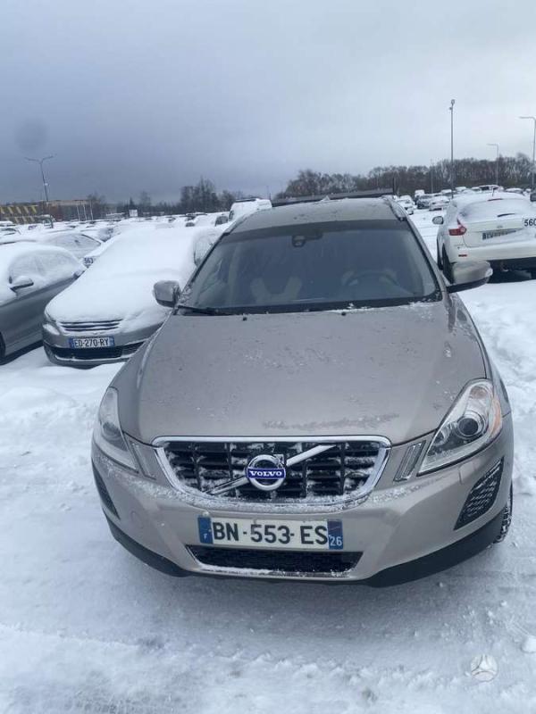 Dzeltens Volvo XC60 2011 Tauragė, ar dzinēja tilpumu 2.40 L un nobraukumu 197 tūkst. km par 7900 €, foto 2 vietnē AUTOMOTO.COM.LV