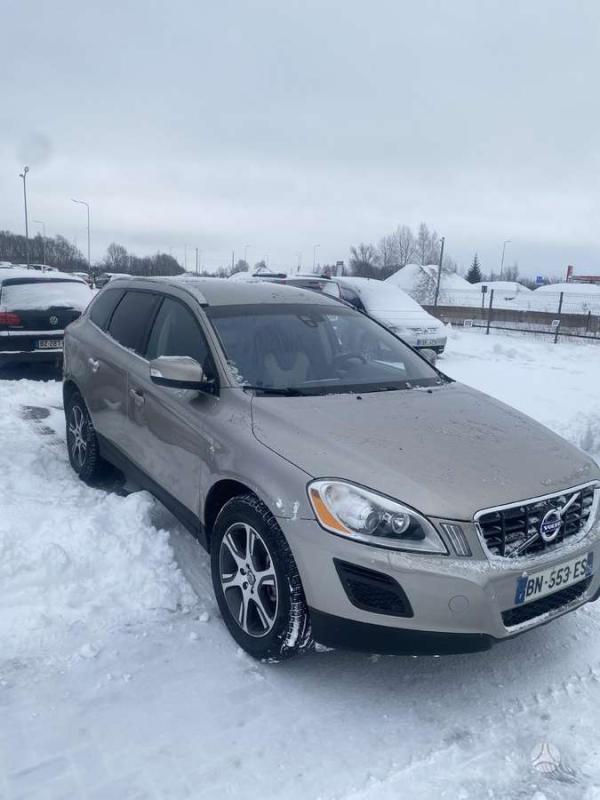 Dzeltens Volvo XC60 2011 Tauragė, ar dzinēja tilpumu 2.40 L un nobraukumu 197 tūkst. km par 7900 €, foto 3 vietnē AUTOMOTO.COM.LV