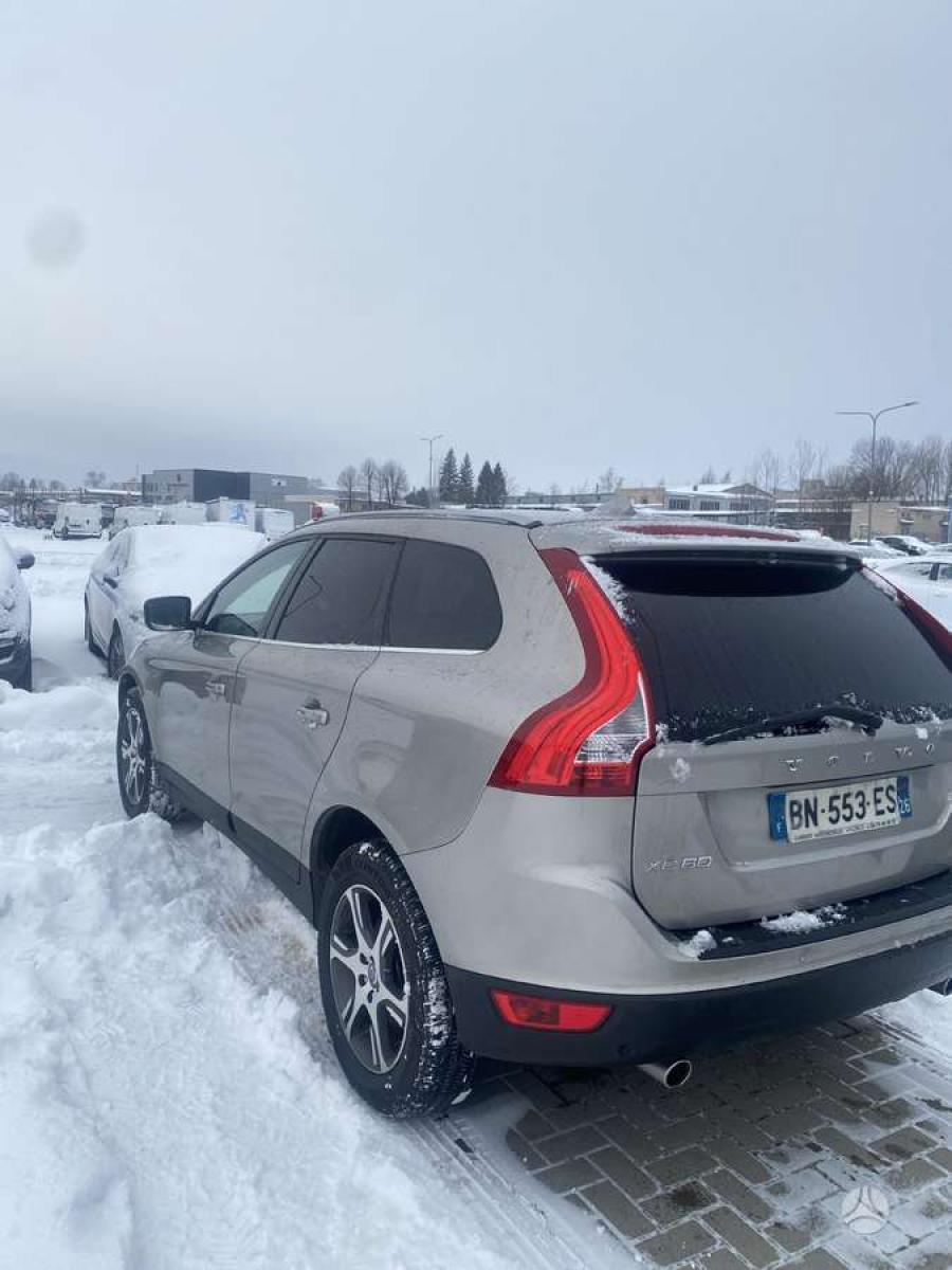 Dzeltens Volvo XC60 2011 Tauragė, ar dzinēja tilpumu 2.40 L un nobraukumu 197 tūkst. km par 7900 €, foto 4 vietnē AUTOMOTO.COM.LV