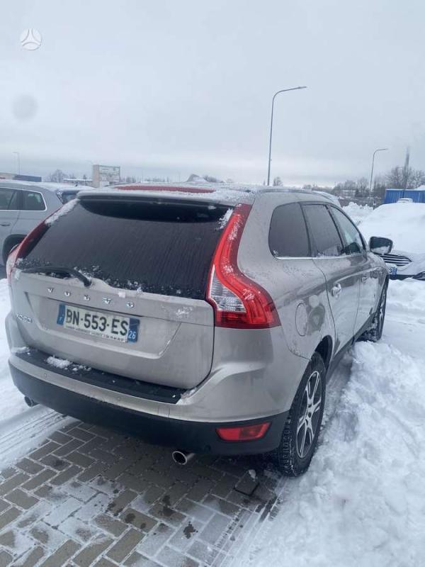 Dzeltens Volvo XC60 2011 Tauragė, ar dzinēja tilpumu 2.40 L un nobraukumu 197 tūkst. km par 7900 €, foto 6 vietnē AUTOMOTO.COM.LV