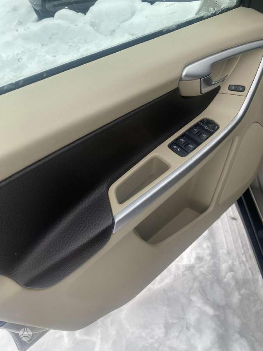 Dzeltens Volvo XC60 2011 Tauragė, ar dzinēja tilpumu 2.40 L un nobraukumu 197 tūkst. km par 7900 €, foto 12 vietnē AUTOMOTO.COM.LV