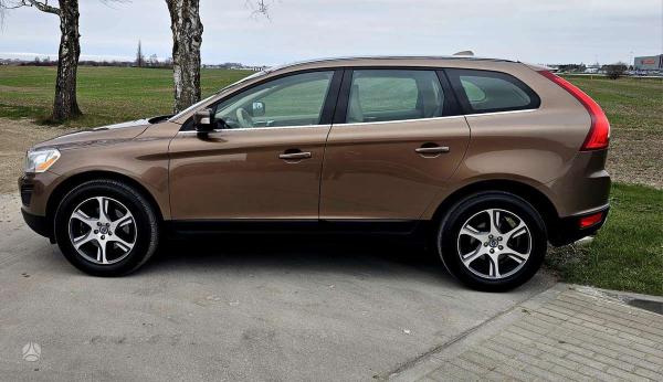 Вольво ХС60 2011 в Кретинга на AUTOMOTO.COM.LV Желтый Вольво ХС60 2011 в Кретинга, объемом двигателя 2.40 л и пробегом 320 тыс. км за 7499 €, фото 5 на AUTOMOTO.COM.LV