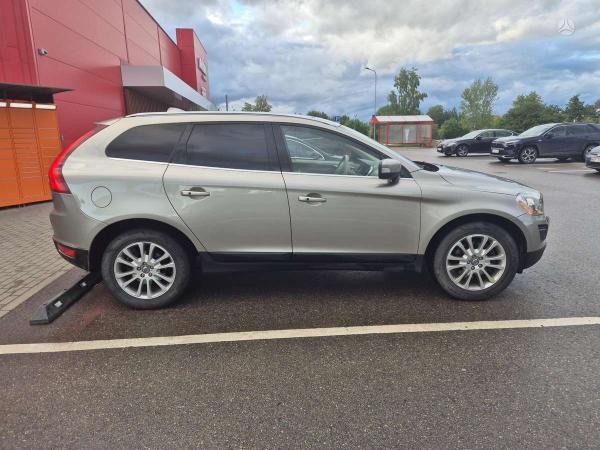 Dzeltens Volvo XC60 2012 Viļņa, ar dzinēja tilpumu 2.95 L un nobraukumu 164 tūkst. km par 8500 €, foto 5 vietnē AUTOMOTO.COM.LV