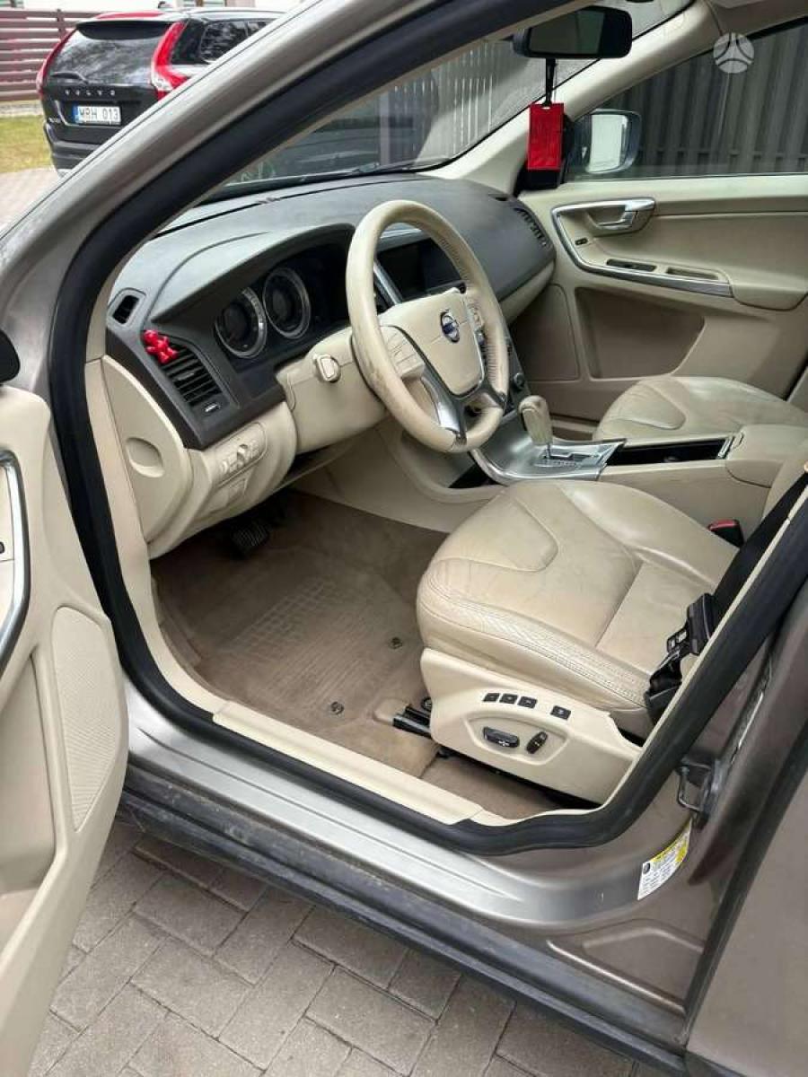 Dzeltens Volvo XC60 2012 Viļņa, ar dzinēja tilpumu 2.95 L un nobraukumu 164 tūkst. km par 8500 €, foto 10 vietnē AUTOMOTO.COM.LV