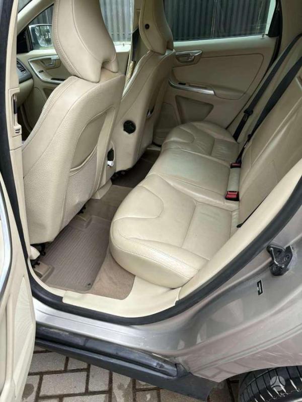 Dzeltens Volvo XC60 2012 Viļņa, ar dzinēja tilpumu 2.95 L un nobraukumu 164 tūkst. km par 8500 €, foto 10 vietnē AUTOMOTO.COM.LV
