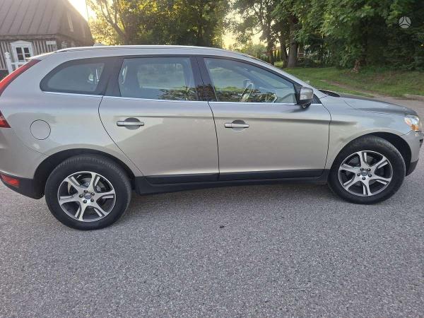 Dzeltens Volvo XC60 2012 Raseiniai, ar dzinēja tilpumu 2.40 L un nobraukumu 215 tūkst. km par 9950 €, foto 5 vietnē AUTOMOTO.COM.LV