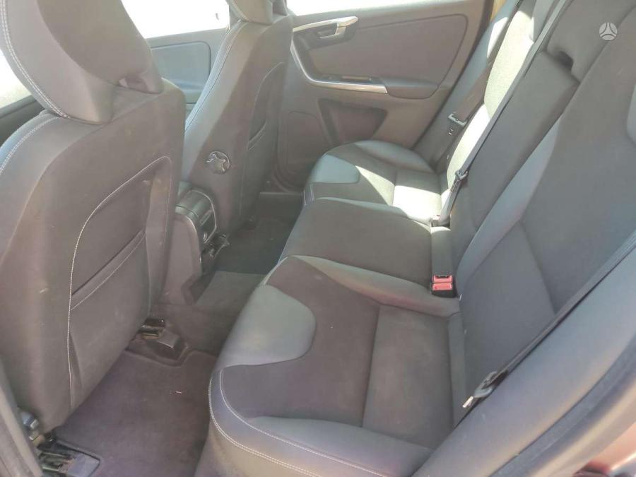 Yellow Volvo XC60 2012 in Ukmerge, with an engine capacity of 2.40 L and mileage of 249 thousand km for 5200 €, photo 15 on AUTOMOTO.COM.LV