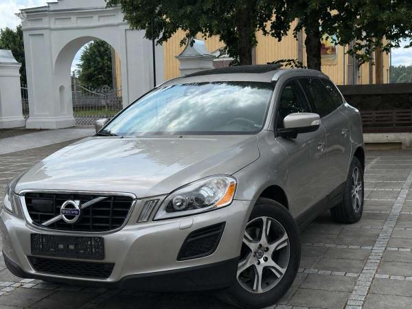 Yellow Volvo XC60 2012 in Raseiniai, with an engine capacity of 2.40 L and mileage of 215 thousand km for 9650 €, photo 1 on AUTOMOTO.COM.LV