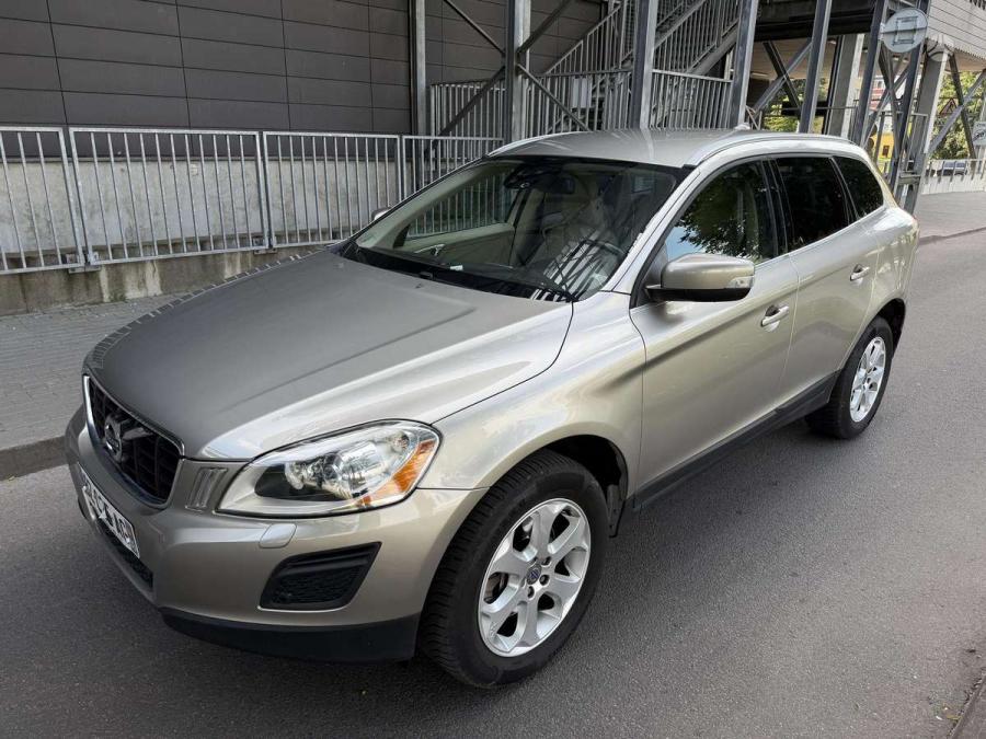 Yellow Volvo XC60 2012 in Siauliai, with an engine capacity of 1.98 L and mileage of 245 thousand km for 8500 €, photo 1 on AUTOMOTO.COM.LV