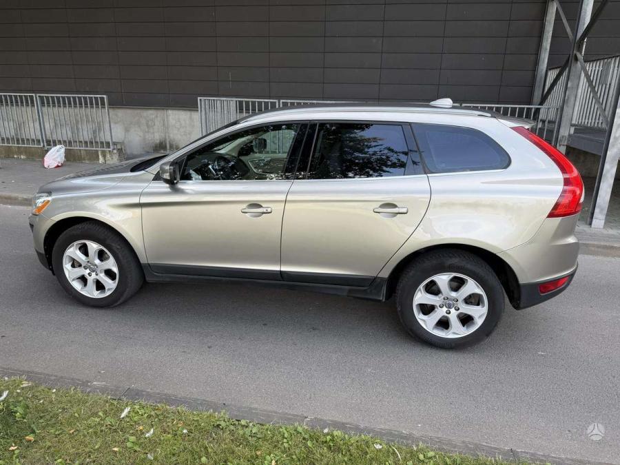 Yellow Volvo XC60 2012 in Siauliai, with an engine capacity of 1.98 L and mileage of 245 thousand km for 8500 €, photo 3 on AUTOMOTO.COM.LV