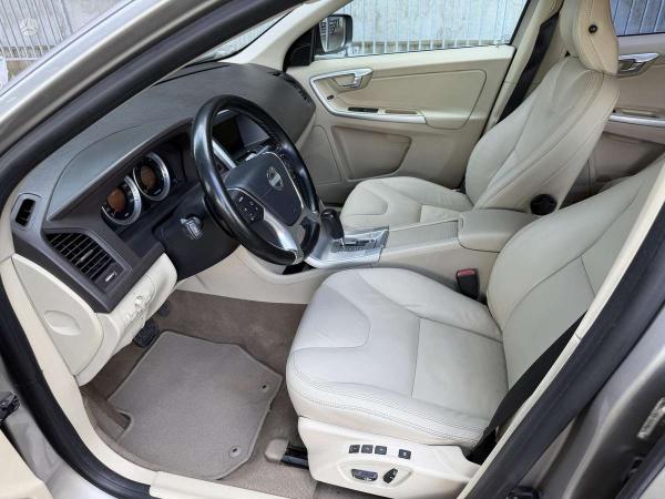 Dzeltens Volvo XC60 2012 Šauļi, ar dzinēja tilpumu 1.98 L un nobraukumu 245 tūkst. km par 8500 €, foto 8 vietnē AUTOMOTO.COM.LV