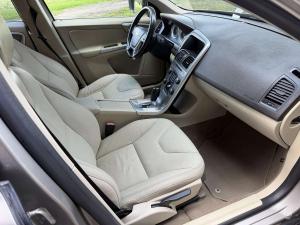 Yellow Volvo XC60 2012 in Siauliai, with an engine capacity of 1.98 L and mileage of 245 thousand km for 8500 €, photo 10 on AUTOMOTO.COM.LV
