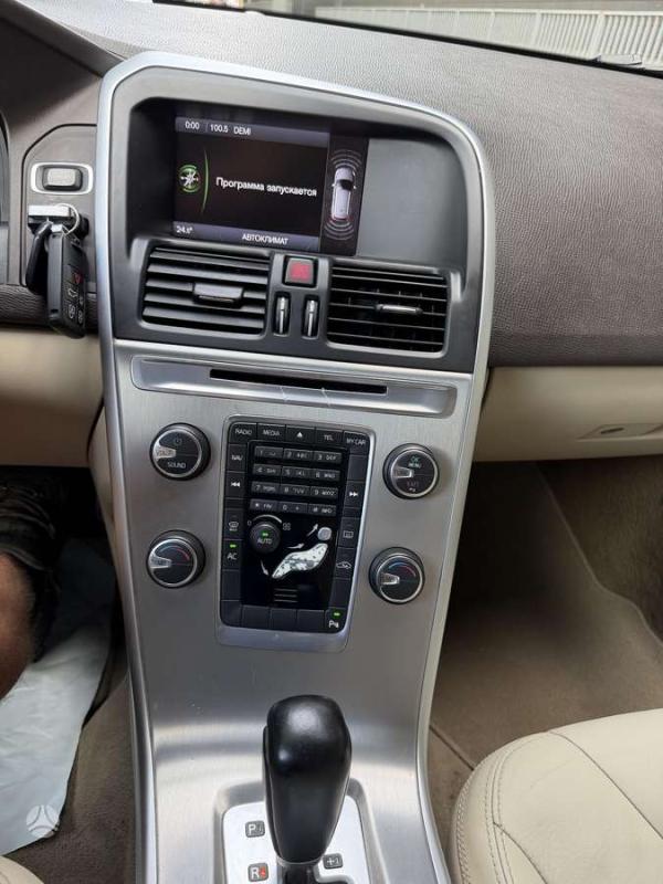 Dzeltens Volvo XC60 2012 Šauļi, ar dzinēja tilpumu 1.98 L un nobraukumu 245 tūkst. km par 8500 €, foto 10 vietnē AUTOMOTO.COM.LV