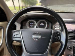 Yellow Volvo XC60 2012 in Siauliai, with an engine capacity of 1.98 L and mileage of 245 thousand km for 8500 €, photo 12 on AUTOMOTO.COM.LV