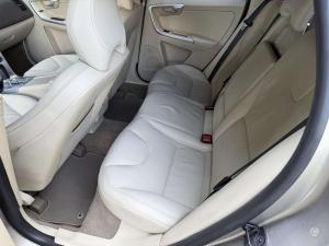 Yellow Volvo XC60 2012 in Siauliai, with an engine capacity of 1.98 L and mileage of 245 thousand km for 8500 €, photo 15 on AUTOMOTO.COM.LV