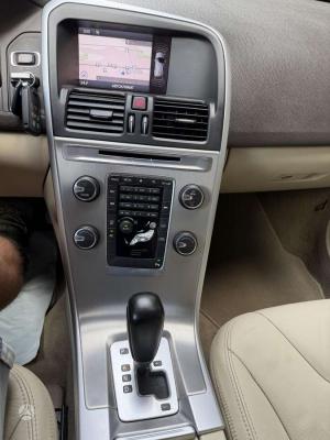 Yellow Volvo XC60 2012 in Siauliai, with an engine capacity of 1.98 L and mileage of 245 thousand km for 8500 €, photo 16 on AUTOMOTO.COM.LV