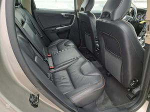 Желтый Вольво ХС60 2013 в Каунас, объемом двигателя 2.40 л и пробегом 310 тыс. км за 9500 €, фото 13 на AUTOMOTO.COM.LV