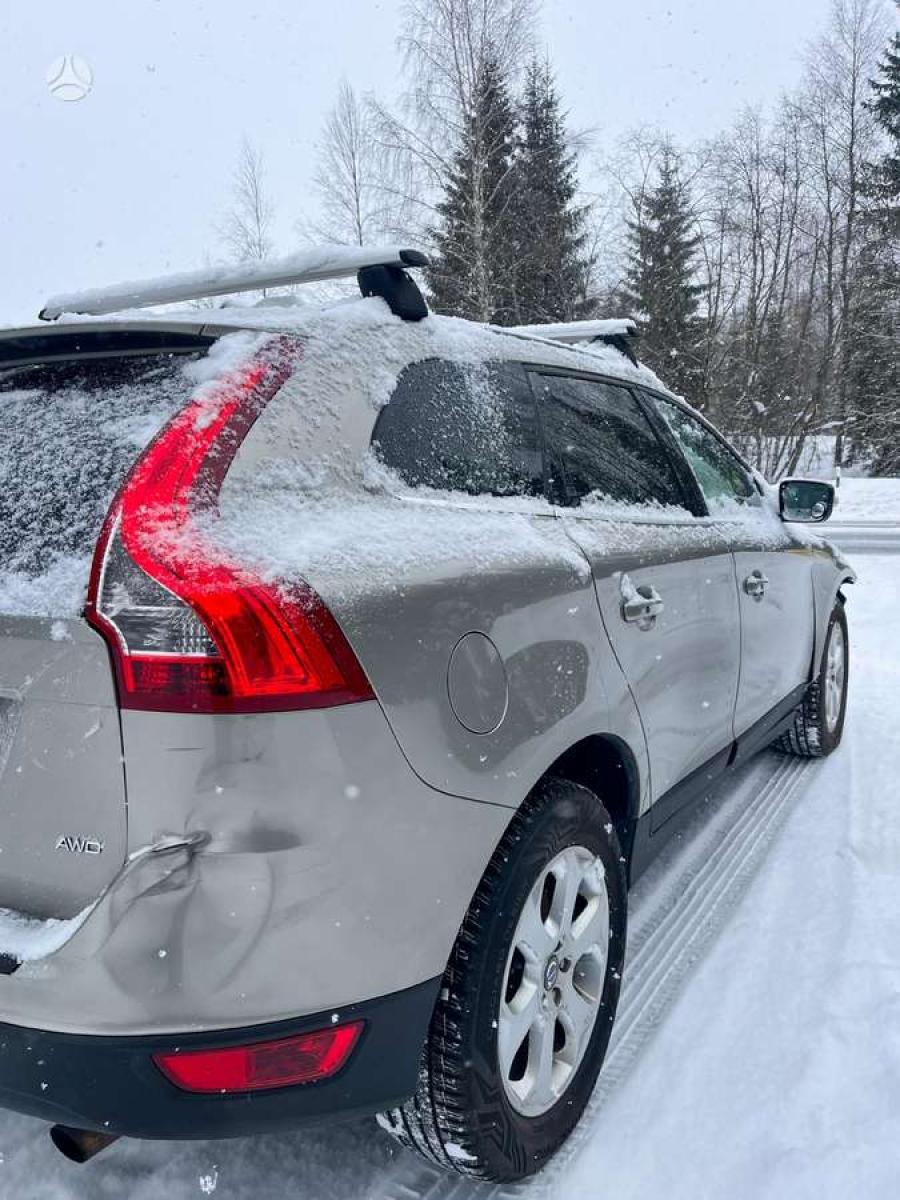 Желтый Вольво ХС60 2013 в Плунге, объемом двигателя 3.20 л и пробегом 258 тыс. км за 5000 €, фото 2 на AUTOMOTO.COM.LV