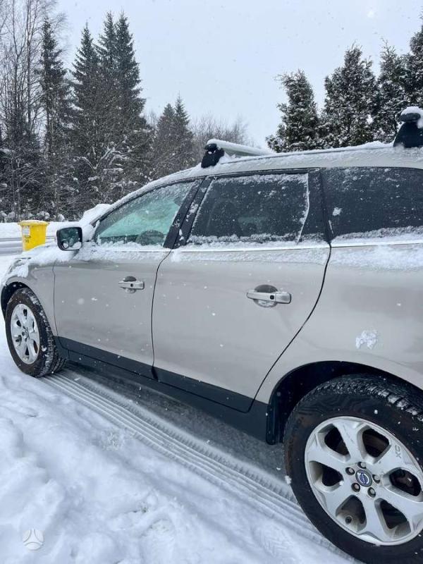 Yellow Volvo XC60 2013 in Plunge, with an engine capacity of 3.20 L and mileage of 258 thousand km for 5000 €, photo 3 on AUTOMOTO.COM.LV