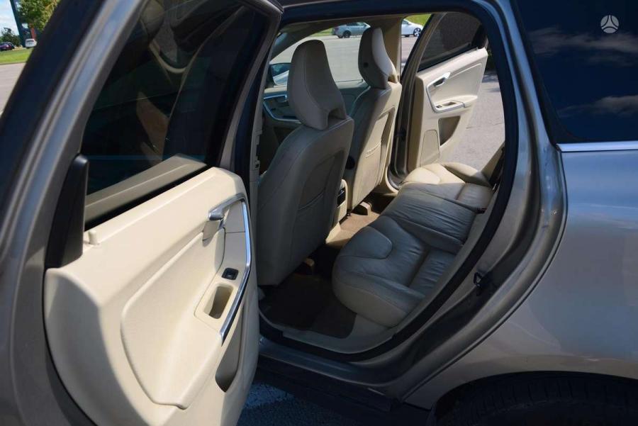 Dzeltens Volvo XC60 2013 Šauļi, ar dzinēja tilpumu 2.95 L un nobraukumu 247 tūkst. km par 7900 €, foto 13 vietnē AUTOMOTO.COM.LV