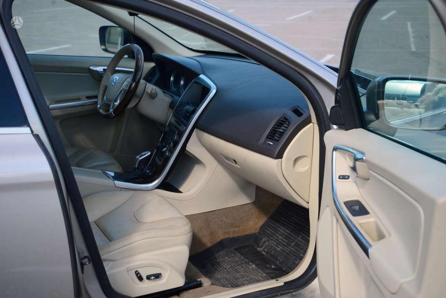 Dzeltens Volvo XC60 2013 Šauļi, ar dzinēja tilpumu 2.95 L un nobraukumu 247 tūkst. km par 7900 €, foto 14 vietnē AUTOMOTO.COM.LV