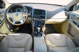 Dzeltens Volvo XC60 2013 Šauļi, ar dzinēja tilpumu 2.95 L un nobraukumu 247 tūkst. km par 7900 €, foto 16 vietnē AUTOMOTO.COM.LV