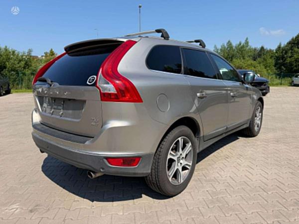Dzeltens Volvo XC60 2013 Klaipėda, ar dzinēja tilpumu 3.00 L un nobraukumu 3 tūkst. km par 5300 €, foto 2 vietnē AUTOMOTO.COM.LV