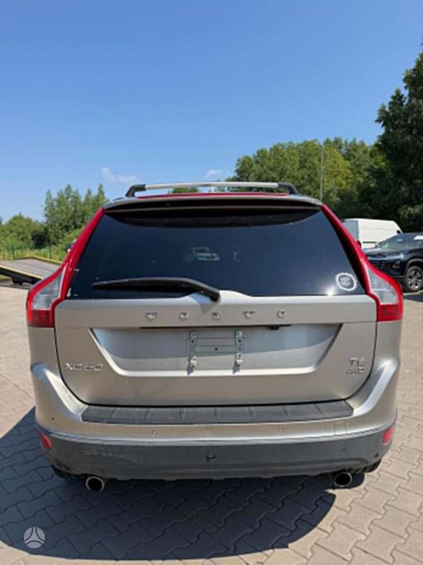Dzeltens Volvo XC60 2013 Klaipėda, ar dzinēja tilpumu 3.00 L un nobraukumu 3 tūkst. km par 5300 €, foto 3 vietnē AUTOMOTO.COM.LV