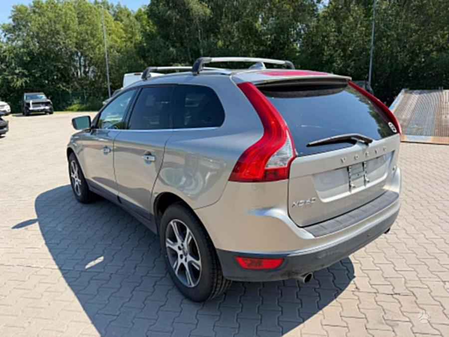 Yellow Volvo XC60 2013 in Klaipeda, with an engine capacity of 3.00 L and mileage of 3 thousand km for 5300 €, photo 6 on AUTOMOTO.COM.LV