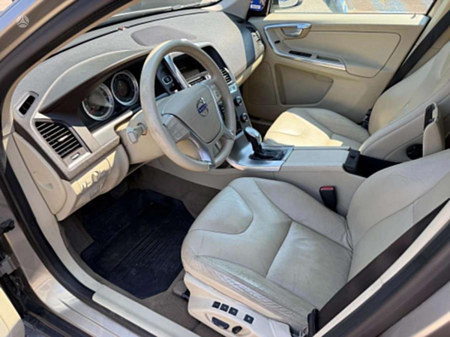 Yellow Volvo XC60 2013 in Klaipeda, with an engine capacity of 3.00 L and mileage of 3 thousand km for 5300 €, photo 12 on AUTOMOTO.COM.LV