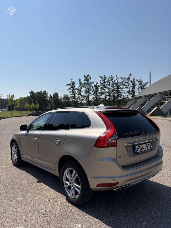 Yellow Volvo XC60 2014 in Vilnius, with an engine capacity of 2.40 L and mileage of 300 thousand km for 9900 €, photo 3 on AUTOMOTO.COM.LV