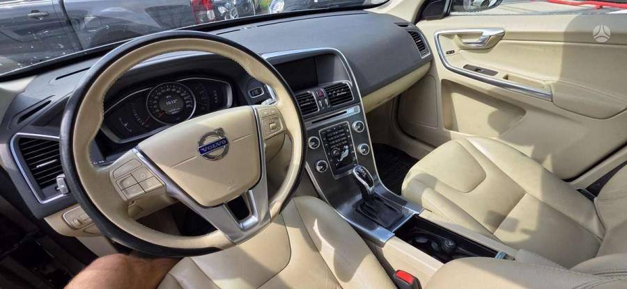 Dzeltens Volvo XC60 2014 Kretinga, ar dzinēja tilpumu 2.40 L un nobraukumu 261 tūkst. km par 12150 €, foto 6 vietnē AUTOMOTO.COM.LV