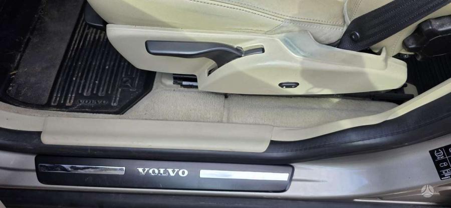 Dzeltens Volvo XC60 2014 Kretinga, ar dzinēja tilpumu 2.40 L un nobraukumu 261 tūkst. km par 12150 €, foto 10 vietnē AUTOMOTO.COM.LV