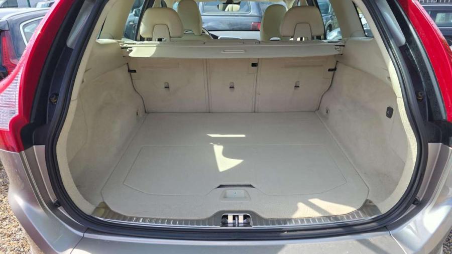 Dzeltens Volvo XC60 2014 Kretinga, ar dzinēja tilpumu 2.40 L un nobraukumu 261 tūkst. km par 12150 €, foto 16 vietnē AUTOMOTO.COM.LV