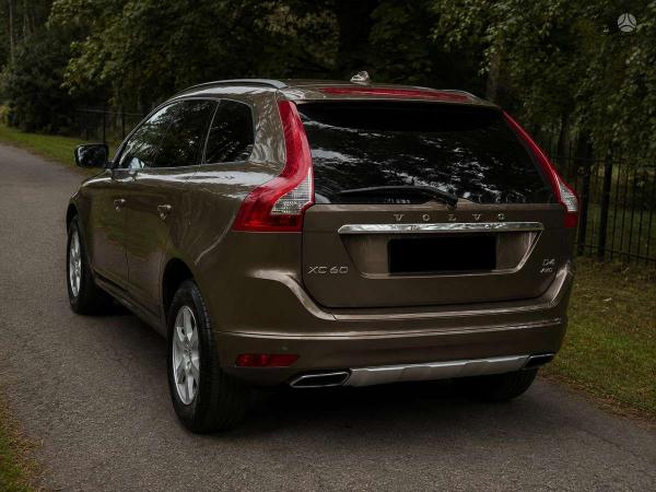 Yellow Volvo XC60 2014 in Vilnius, with an engine capacity of 2.40 L and mileage of 218 thousand km for 13900 €, photo 11 on AUTOMOTO.COM.LV