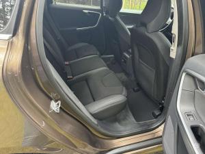 Yellow Volvo XC60 2014 in Vilnius, with an engine capacity of 2.40 L and mileage of 218 thousand km for 13900 €, photo 16 on AUTOMOTO.COM.LV