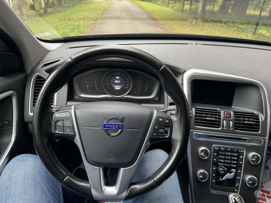 Yellow Volvo XC60 2014 in Vilnius, with an engine capacity of 2.40 L and mileage of 218 thousand km for 13900 €, photo 19 on AUTOMOTO.COM.LV