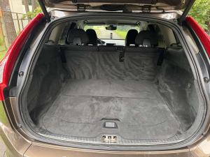 Yellow Volvo XC60 2014 in Vilnius, with an engine capacity of 2.40 L and mileage of 218 thousand km for 13900 €, photo 28 on AUTOMOTO.COM.LV
