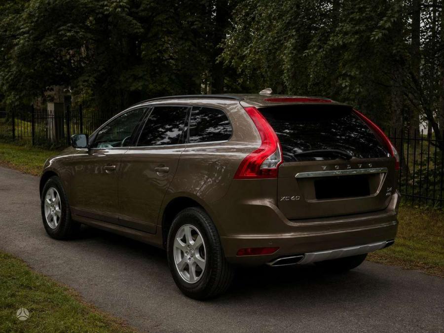Yellow Volvo XC60 2014 in Vilnius, with an engine capacity of 2.40 L and mileage of 218 thousand km for 13900 €, photo 12 on AUTOMOTO.COM.LV