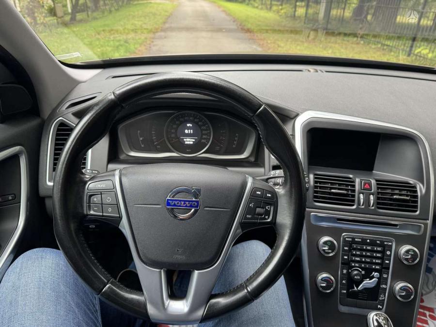 Yellow Volvo XC60 2014 in Vilnius, with an engine capacity of 2.40 L and mileage of 218 thousand km for 13900 €, photo 19 on AUTOMOTO.COM.LV